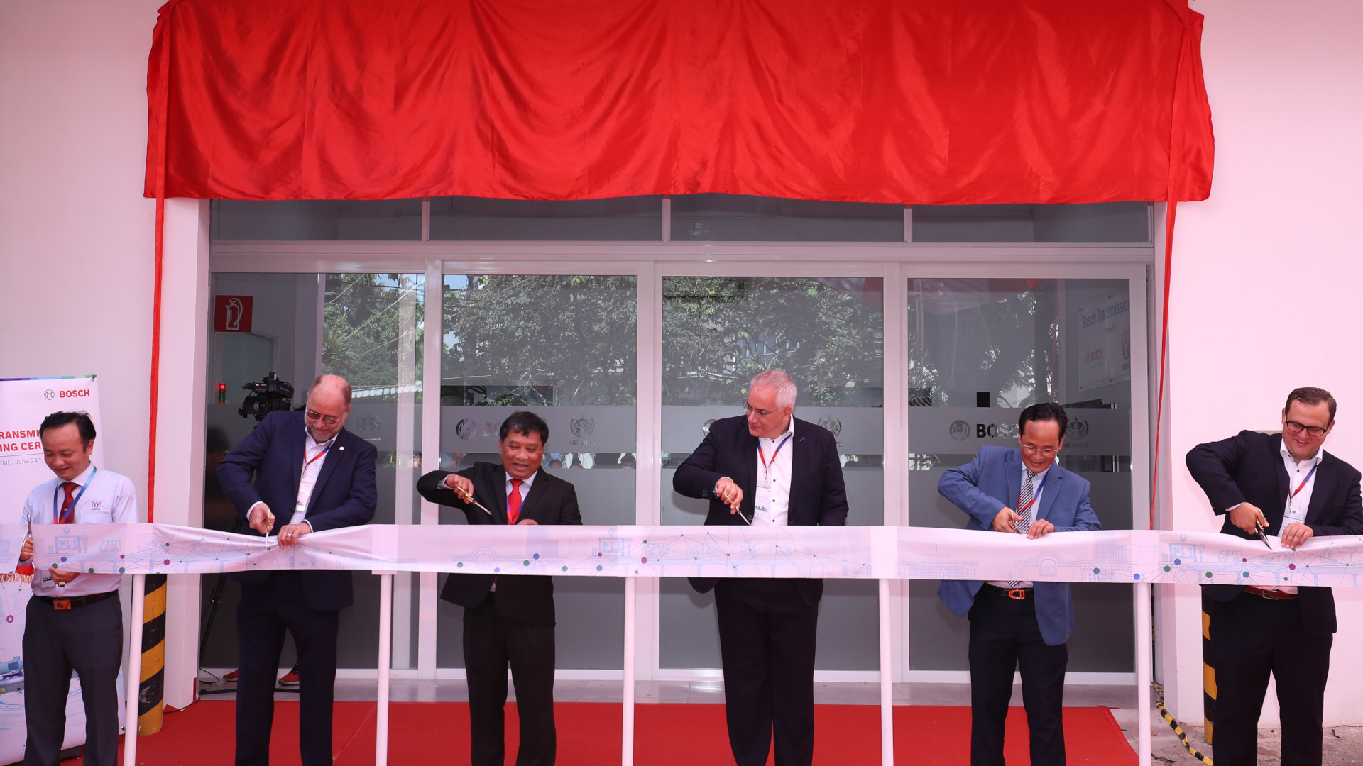 Bosch và Trường Đại học Sư phạm Kỹ thuật TP.HCM hợp tác xây dựng Phòng ...